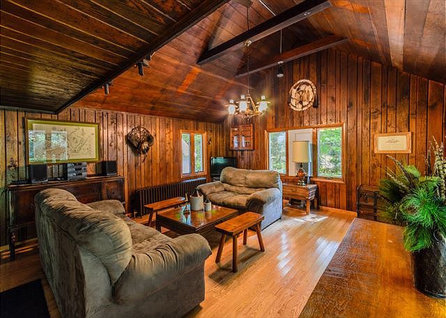 Pebblestone Cottage | Farmington Vacation Rentals
