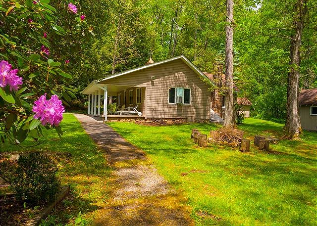 Pebblestone Cottage | Farmington Vacation Rentals