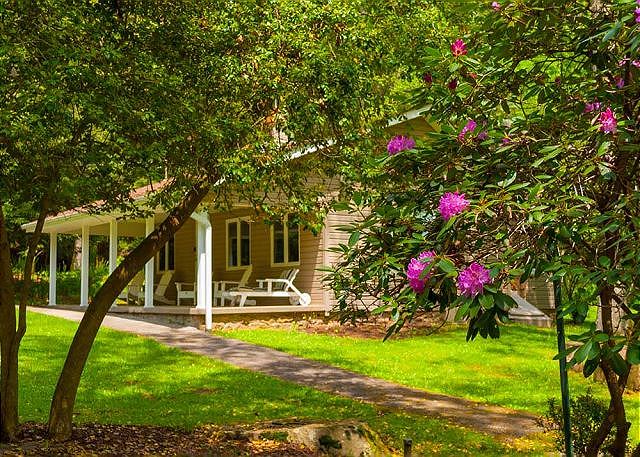 Pebblestone Cottage | Farmington Vacation Rentals