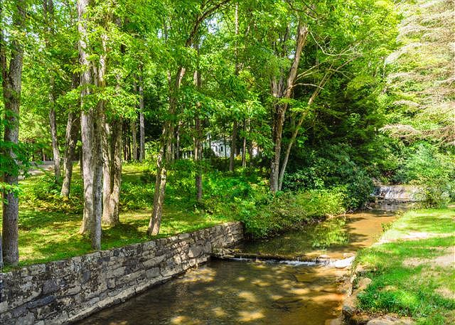 Pebblestone Cottage | Farmington Vacation Rentals